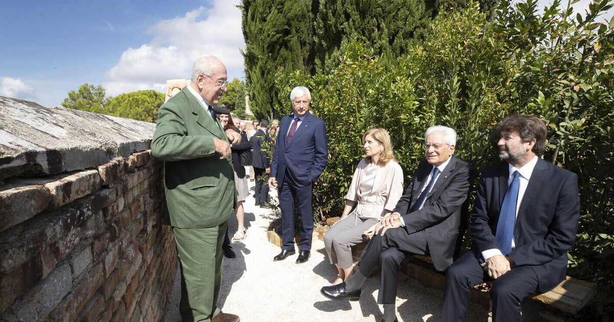 L'ermo colle di Leopardi diventa una discarica | Il Foglio